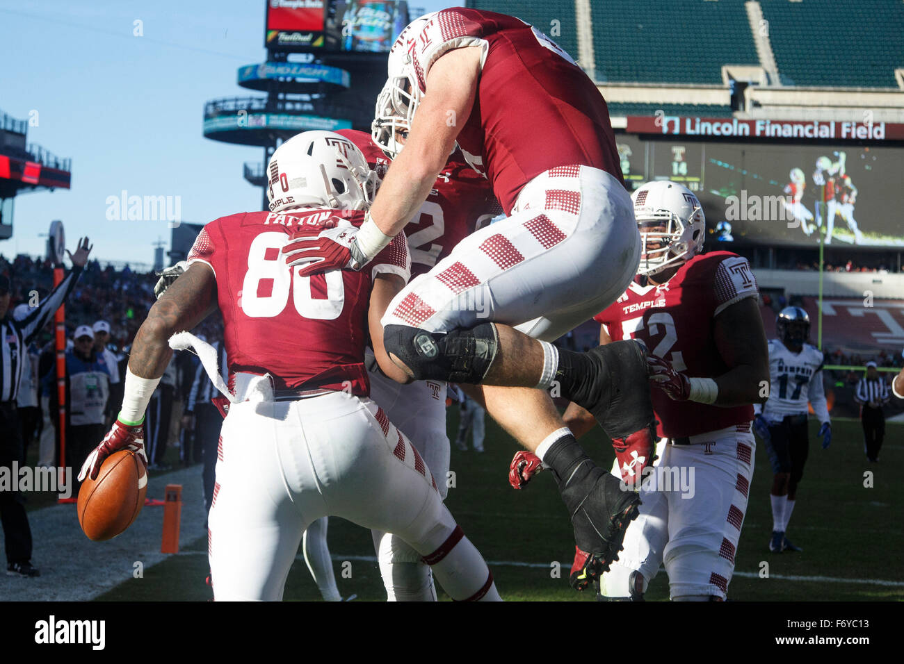 Philadelphia, Pennsylvania, USA. 21st Nov, 2015. Temple Owls tight end ...
