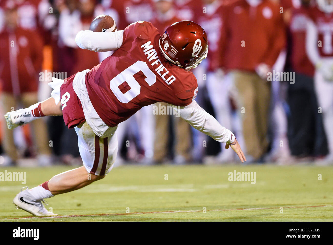 Norman, Oklahoma, USA. 21st Nov, 2015. Oklahoma Sooners quarterback Baker Mayfield (6) during ...