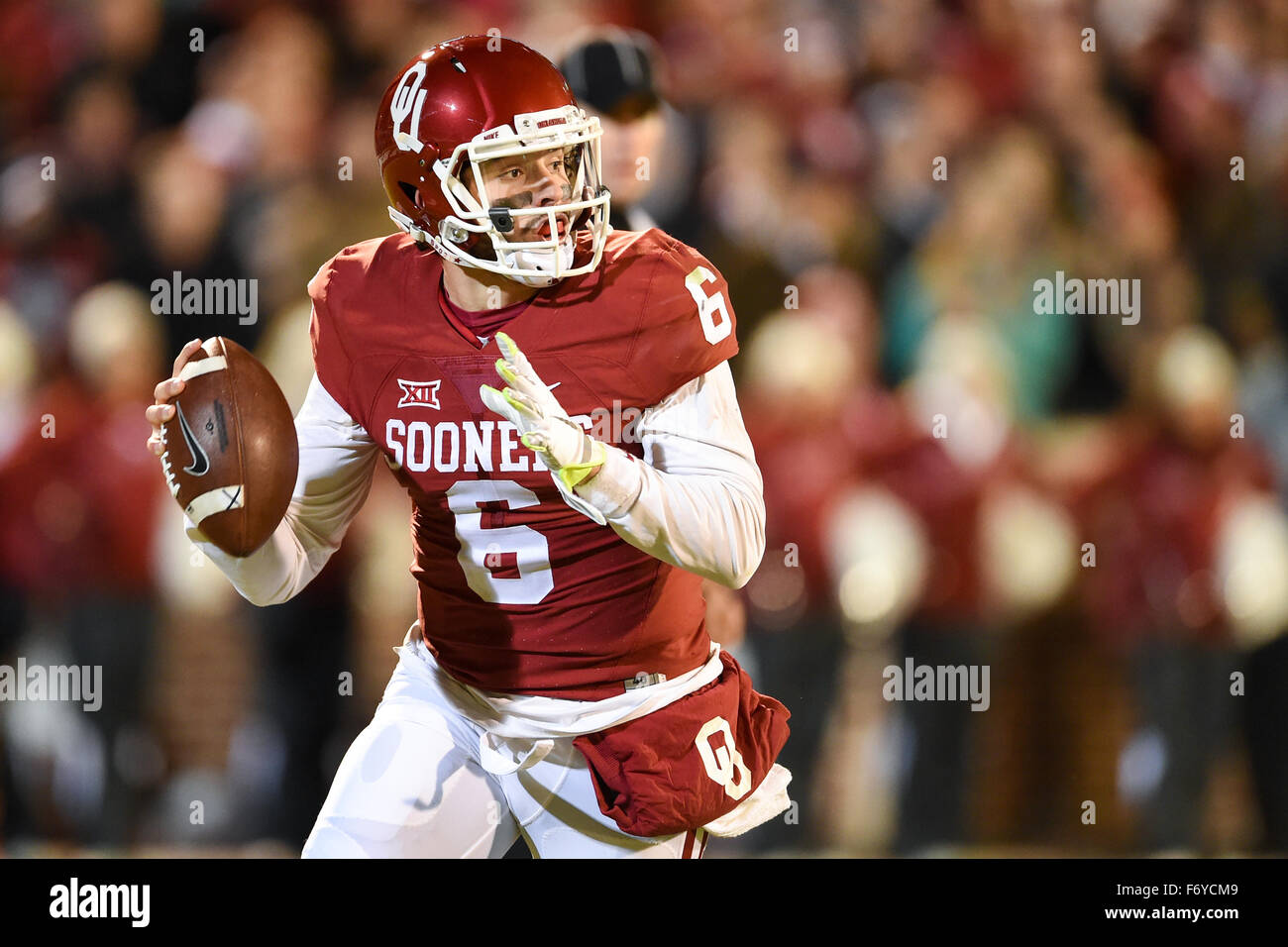 Norman, Oklahoma, USA. 21st Nov, 2015. Oklahoma Sooners quarterback Baker Mayfield (6) rolls out ...