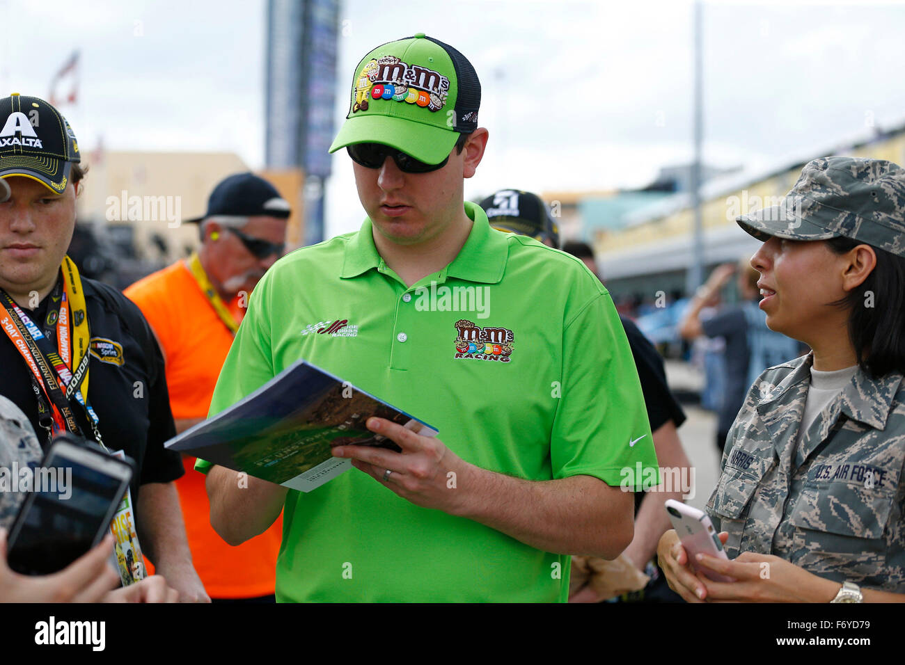 Kyle busch homestead 2015 hi-res stock photography and images - Alamy