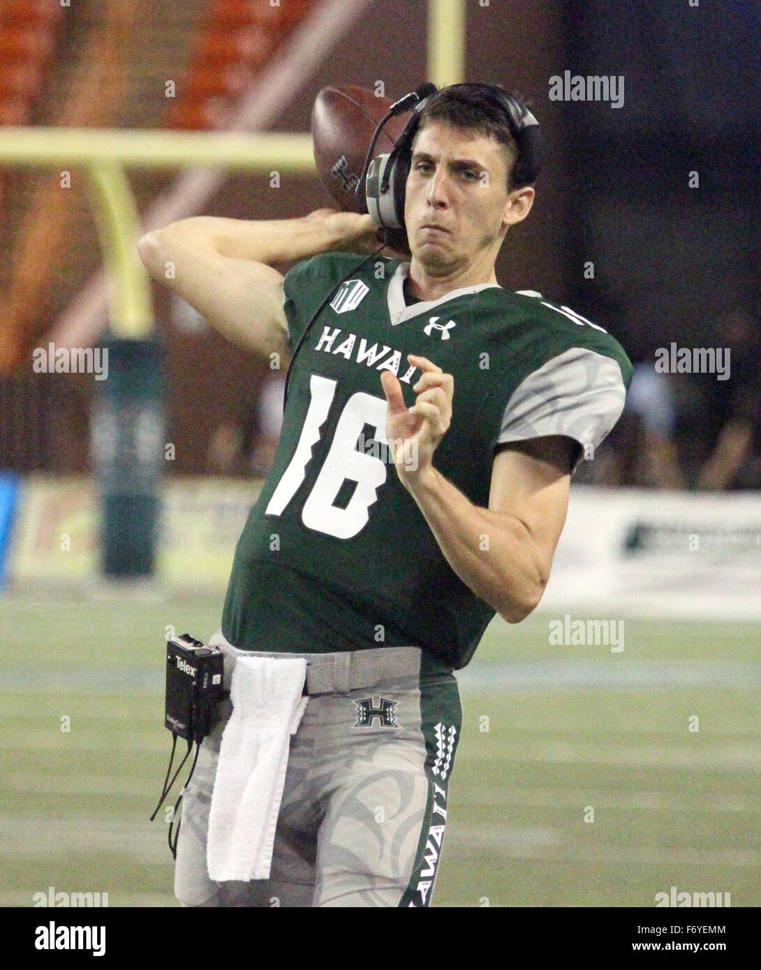 November 21, 2015 - Hawaii Rainbow Warriors quarterback Beau Reilly (16 ...