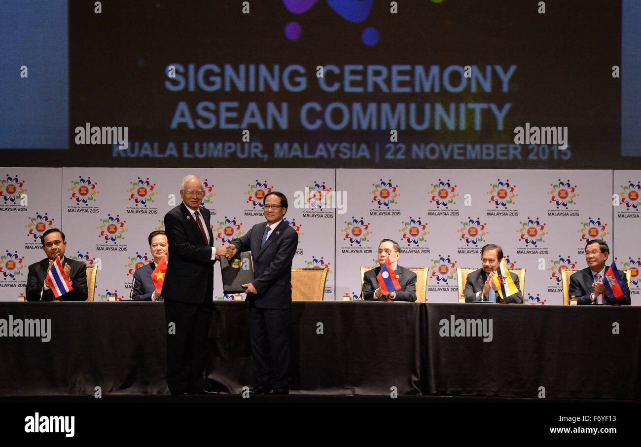 Kuala Lumpur, Malaysia. 22nd Nov, 2015. Malaysian Prime Minister Najib ...