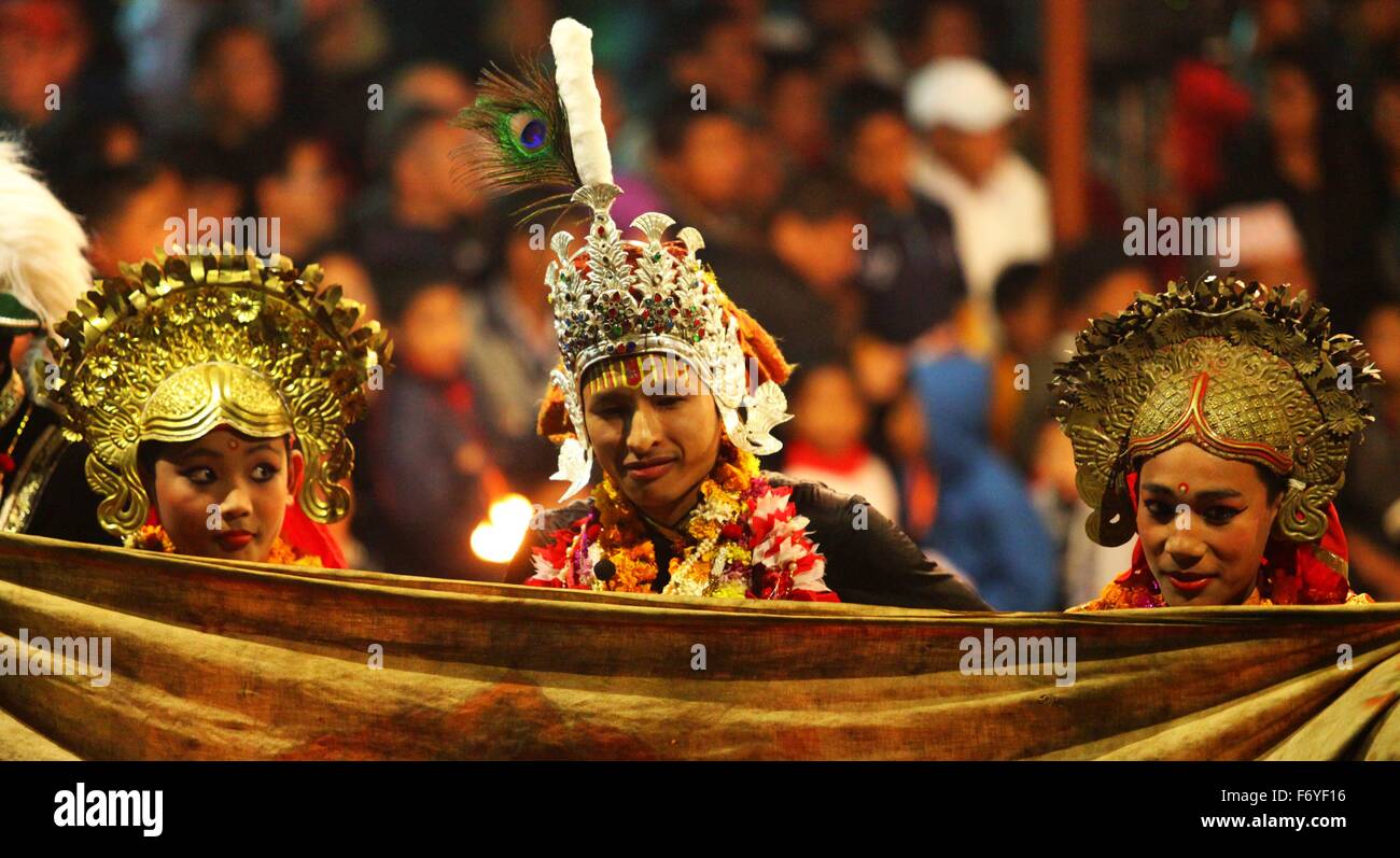 Lalitpur, Nepal. 21st Nov, 2015. Nepalese artists in traditional ...