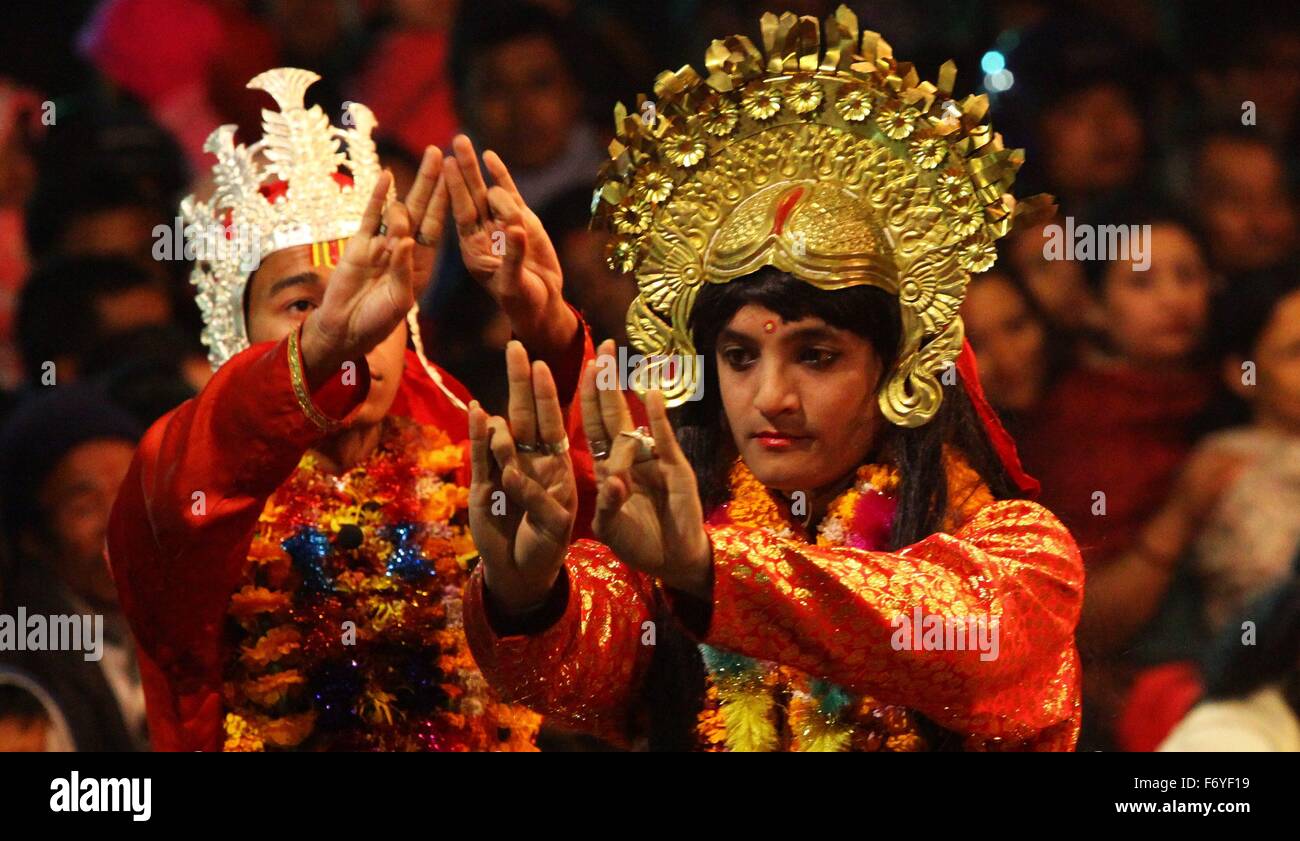 Lalitpur, Nepal. 21st Nov, 2015. Nepalese artists in traditional ...