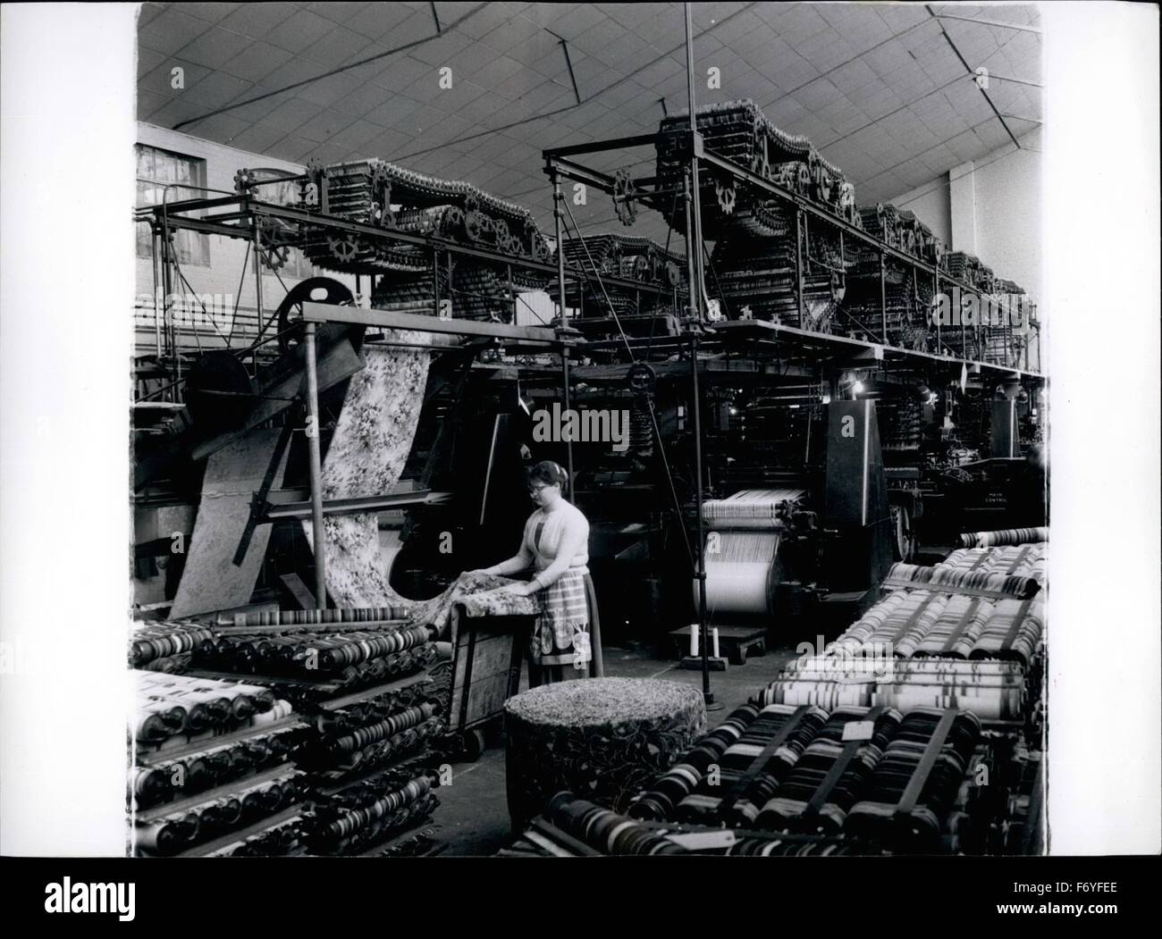 Weaving machines hi-res stock photography and images - Alamy