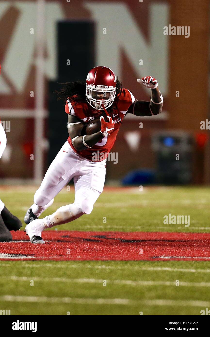 Donald w. reynolds razorback stadium hi-res stock photography and ...