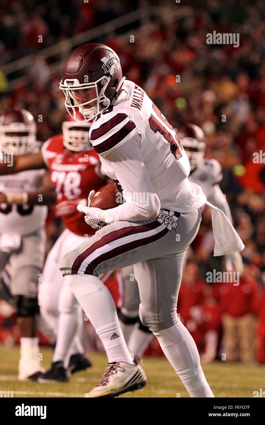 NOV 21, 2015: Mississippi State tight end Gus Walley #19 secures a ...
