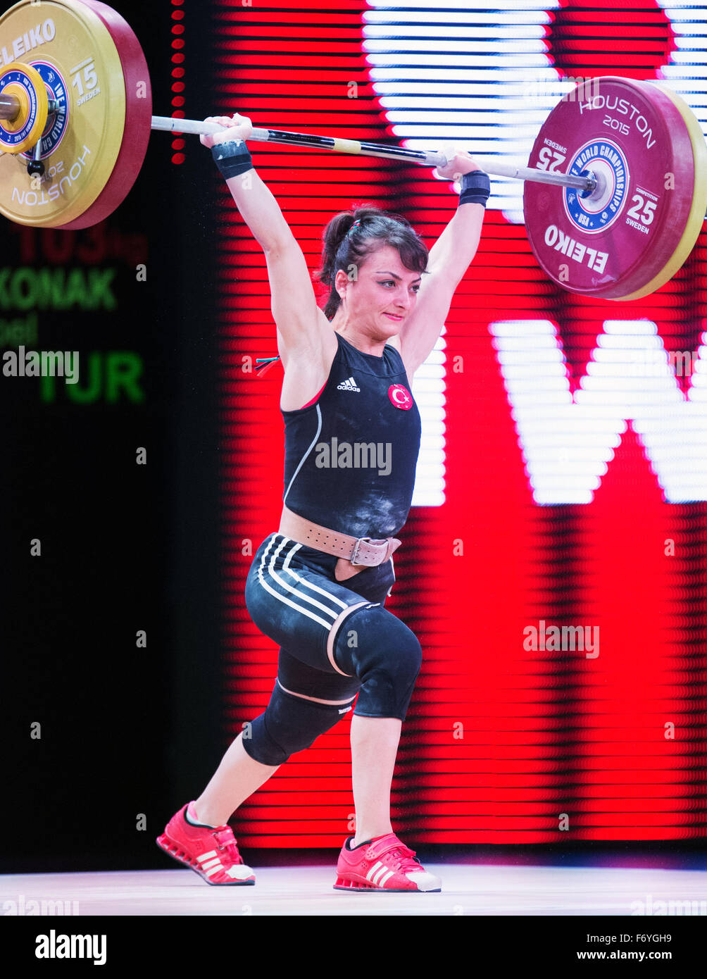 Houston, Texas, USA. 21st November, 2015. Sibel Ozkan Konak clean and ...