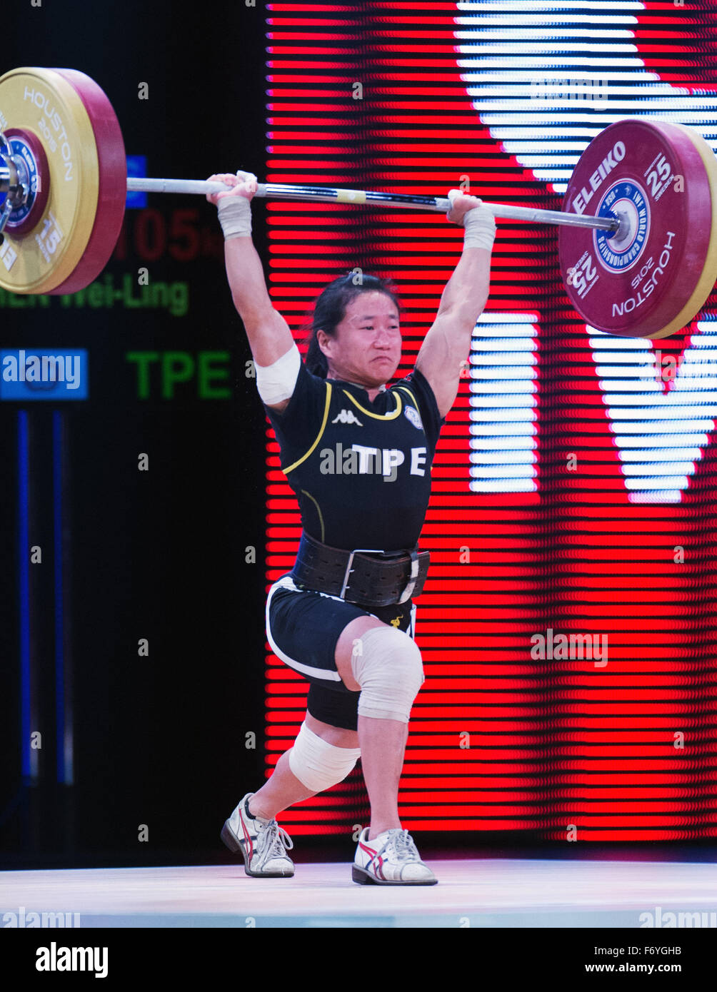 Houston, Texas, USA. 21st November, 2015. Chen Wei Ling clean and jerks ...