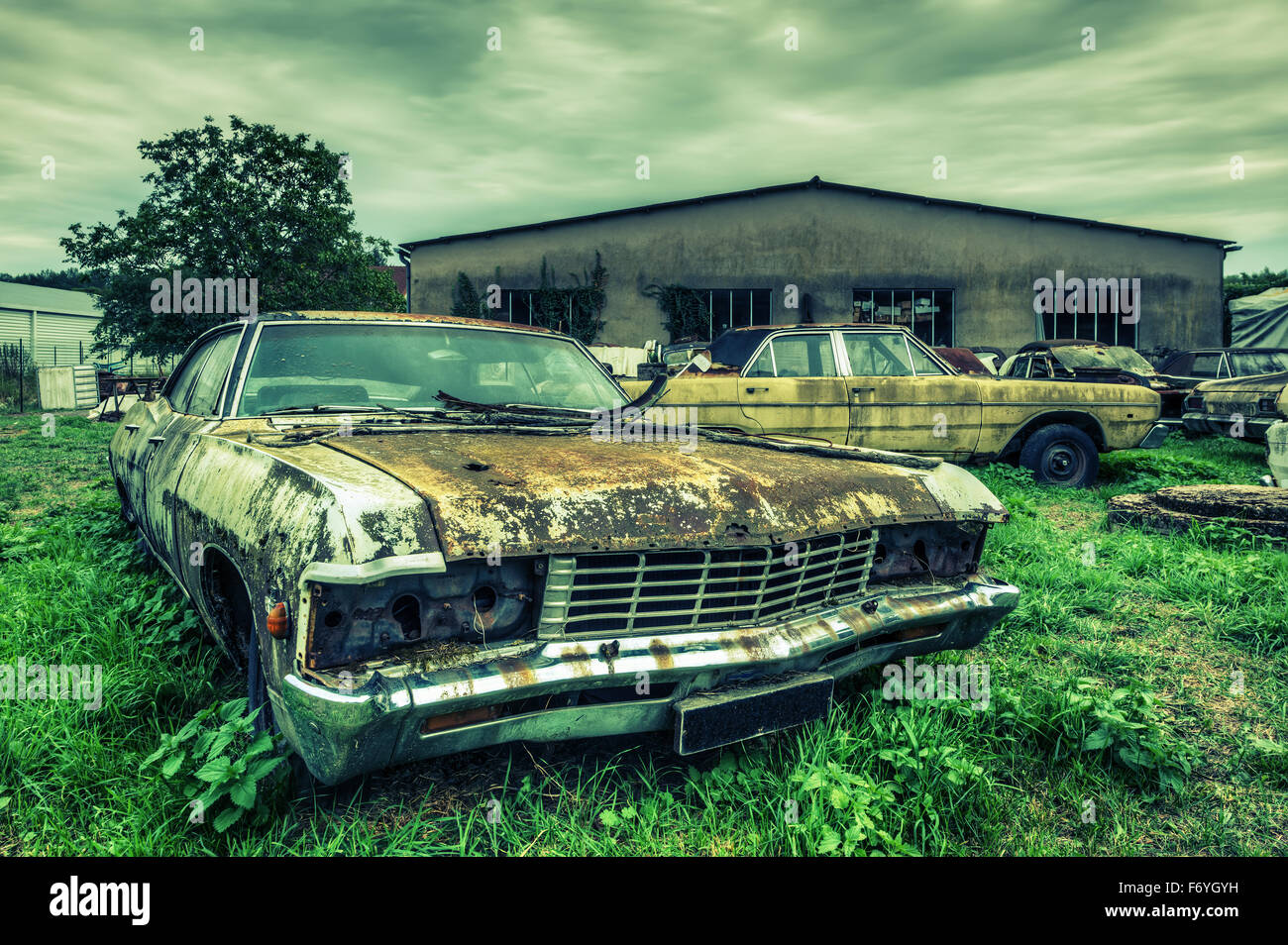 Oldtimer rust decay scrapyard hi-res stock photography and images - Alamy