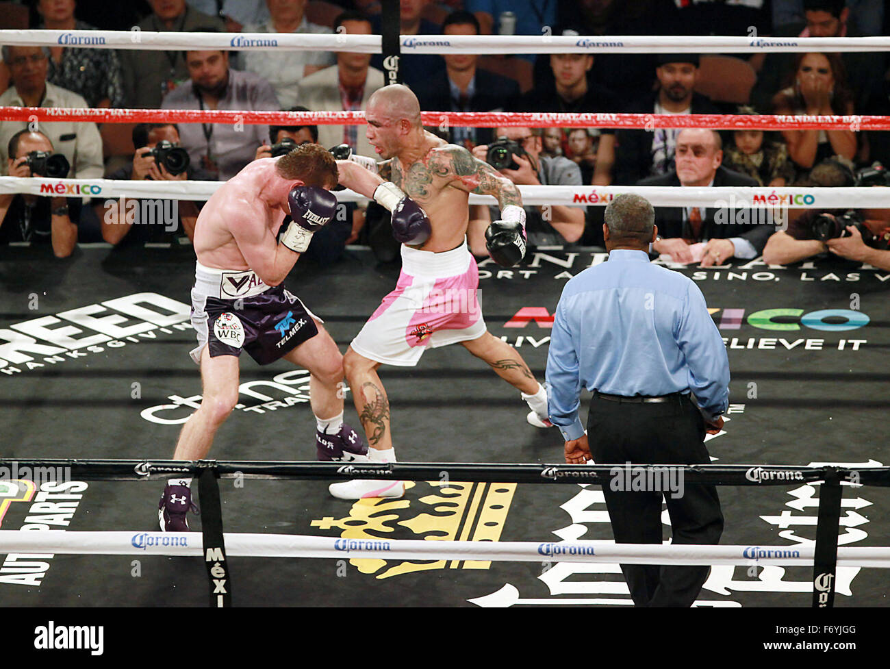Las Vegas, Nevada, USA. 22nd Nov, 2015. Boxers Miguel Cotto and Saul ...