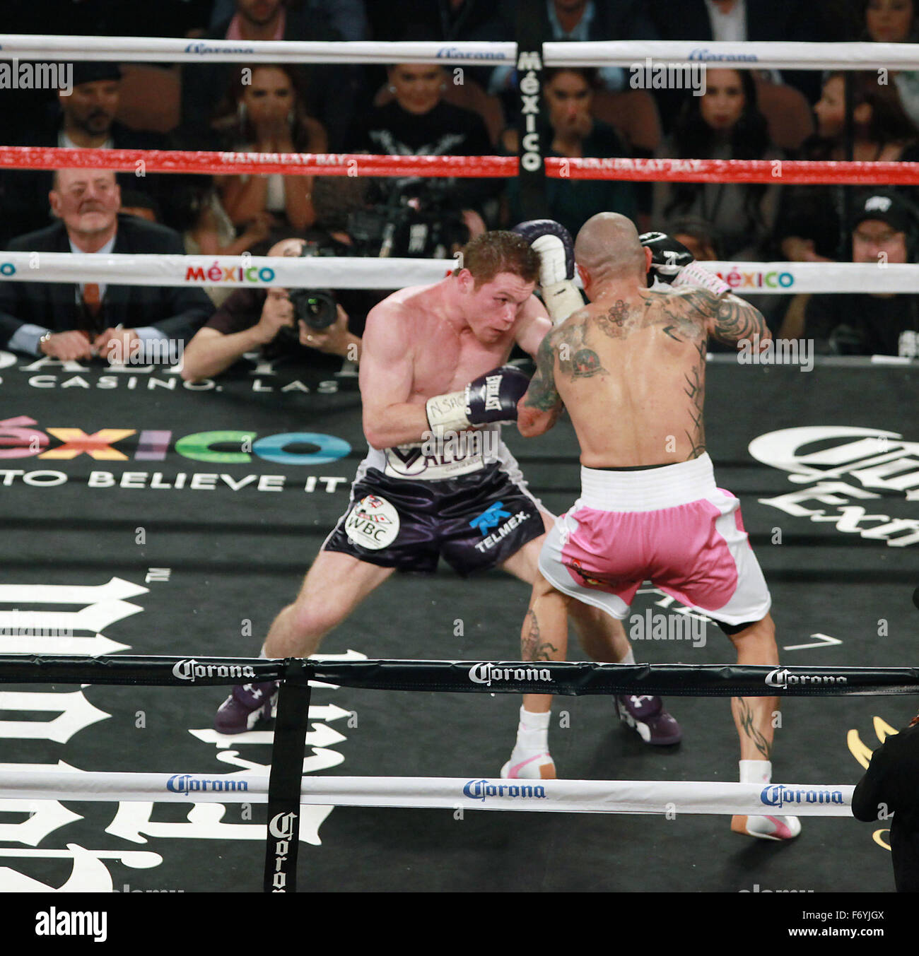 Las Vegas, Nevada, USA. 22nd Nov, 2015. Boxers Miguel Cotto and Saul ...