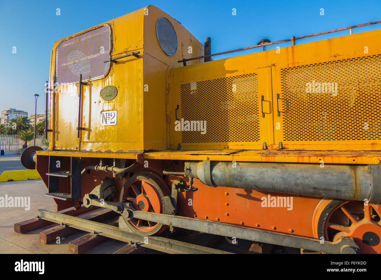 Blue and yellow locomotive hi-res stock photography and images - Alamy