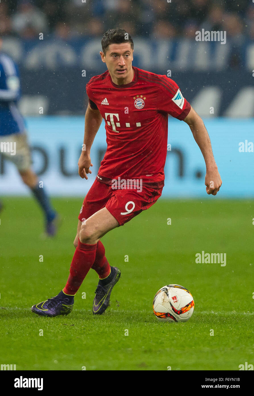 Gelsenkirchen, Germany. 21st Nov, 2015. Munich's Robert Lewandowski in ...