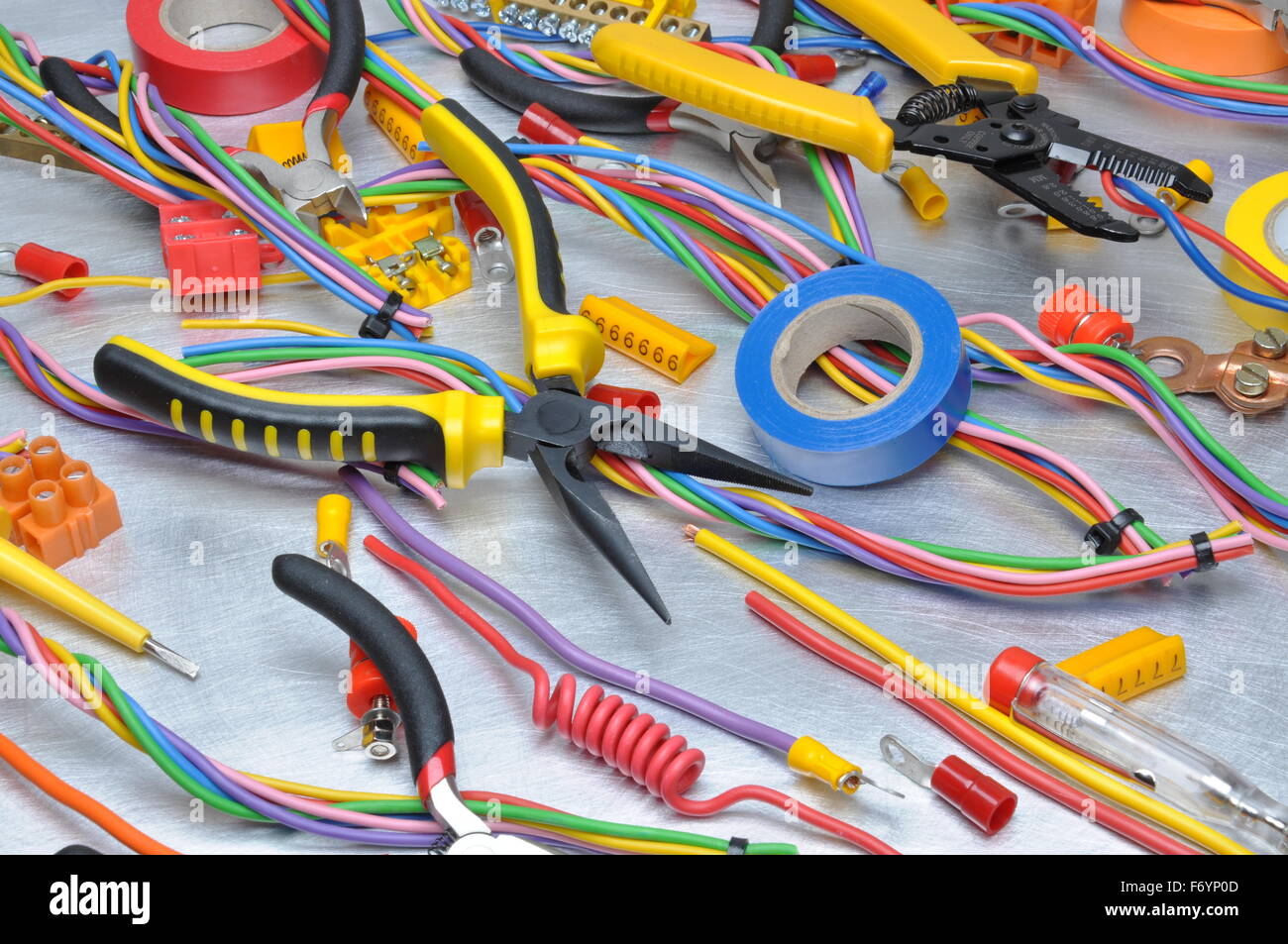 Electrical tool and component kit to use in electrical installations ...