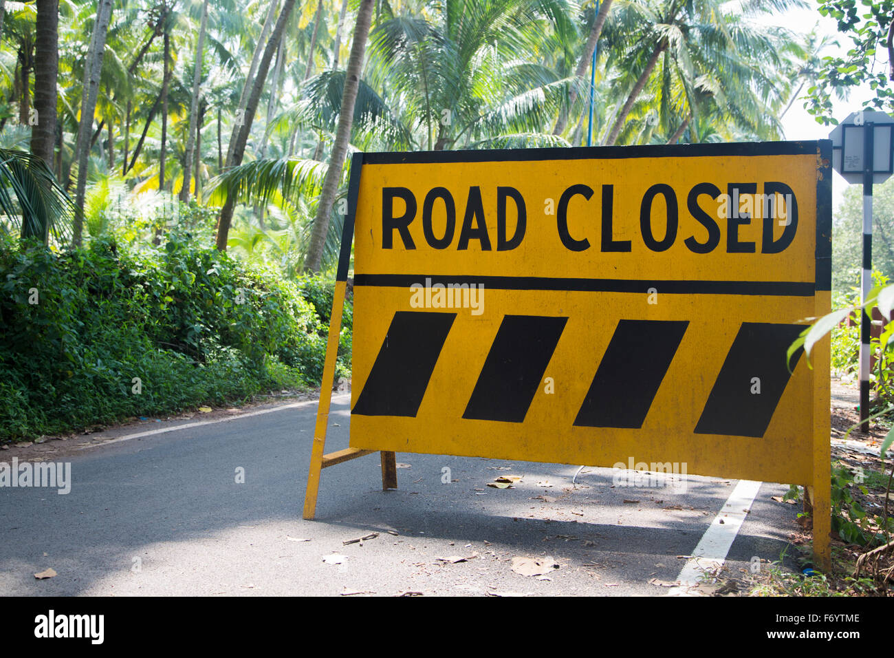 Stop sign india hi-res stock photography and images - Alamy