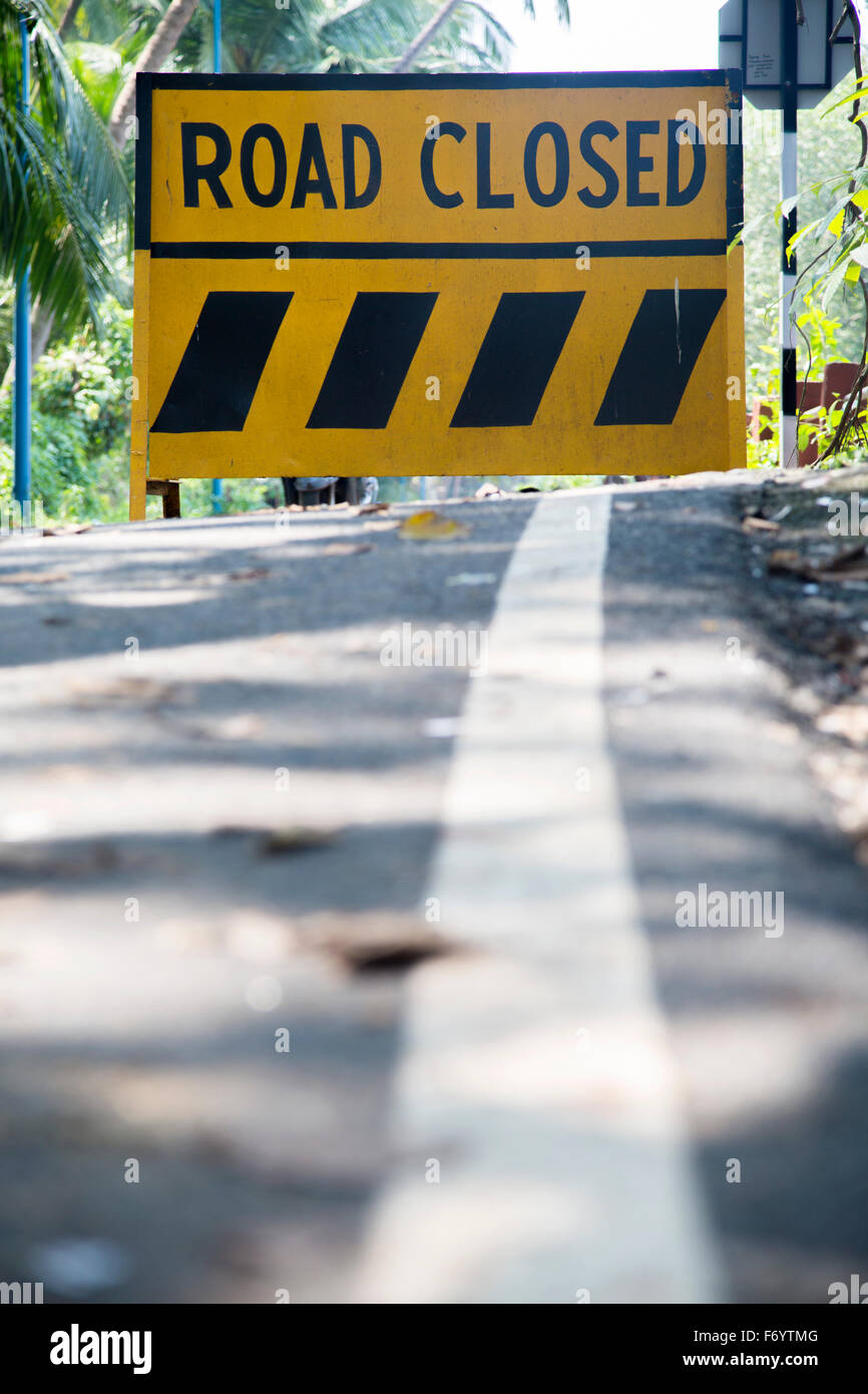 Stop sign india hi-res stock photography and images - Alamy