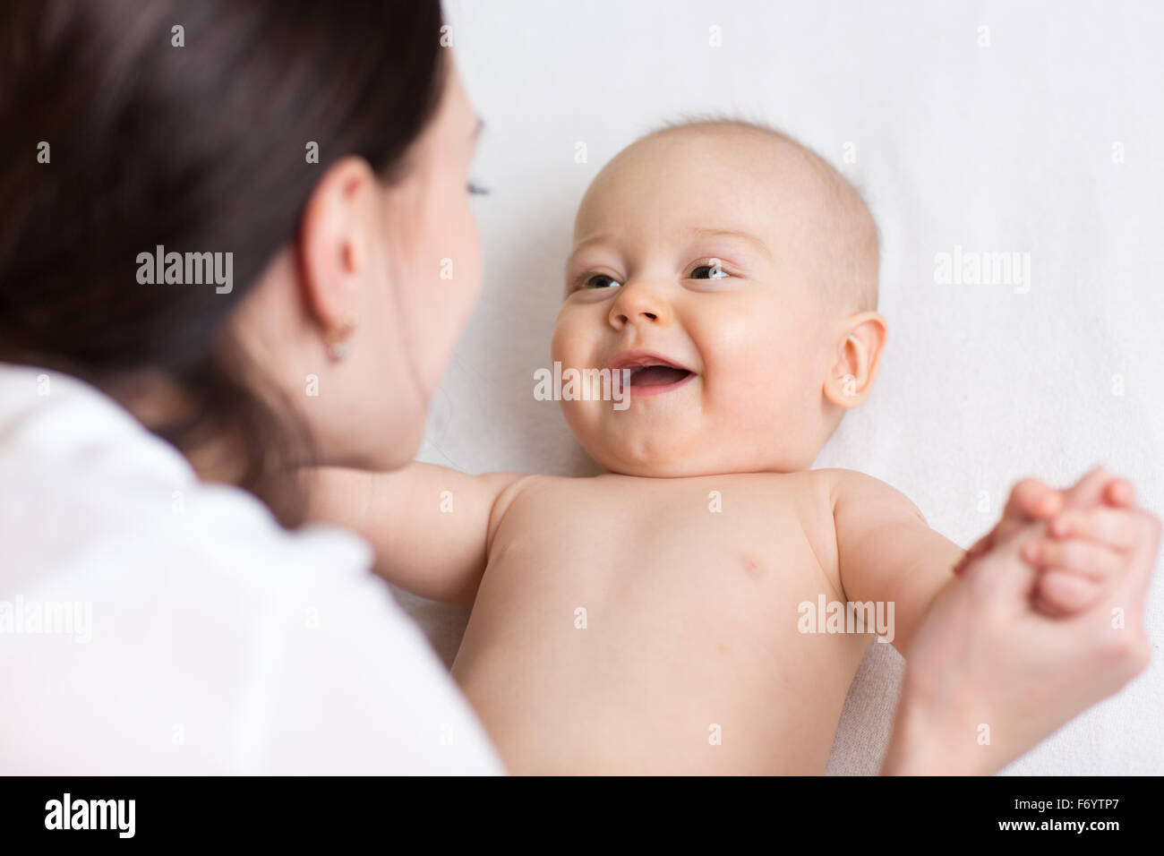 Infant mom motherhood hi-res stock photography and images - Alamy