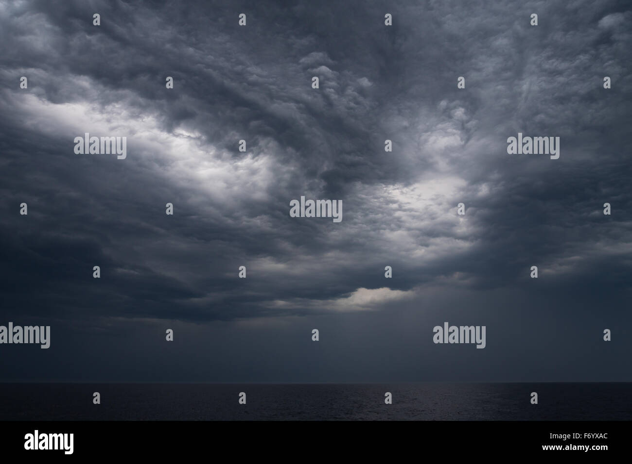 Dramatic horizon hi-res stock photography and images - Alamy
