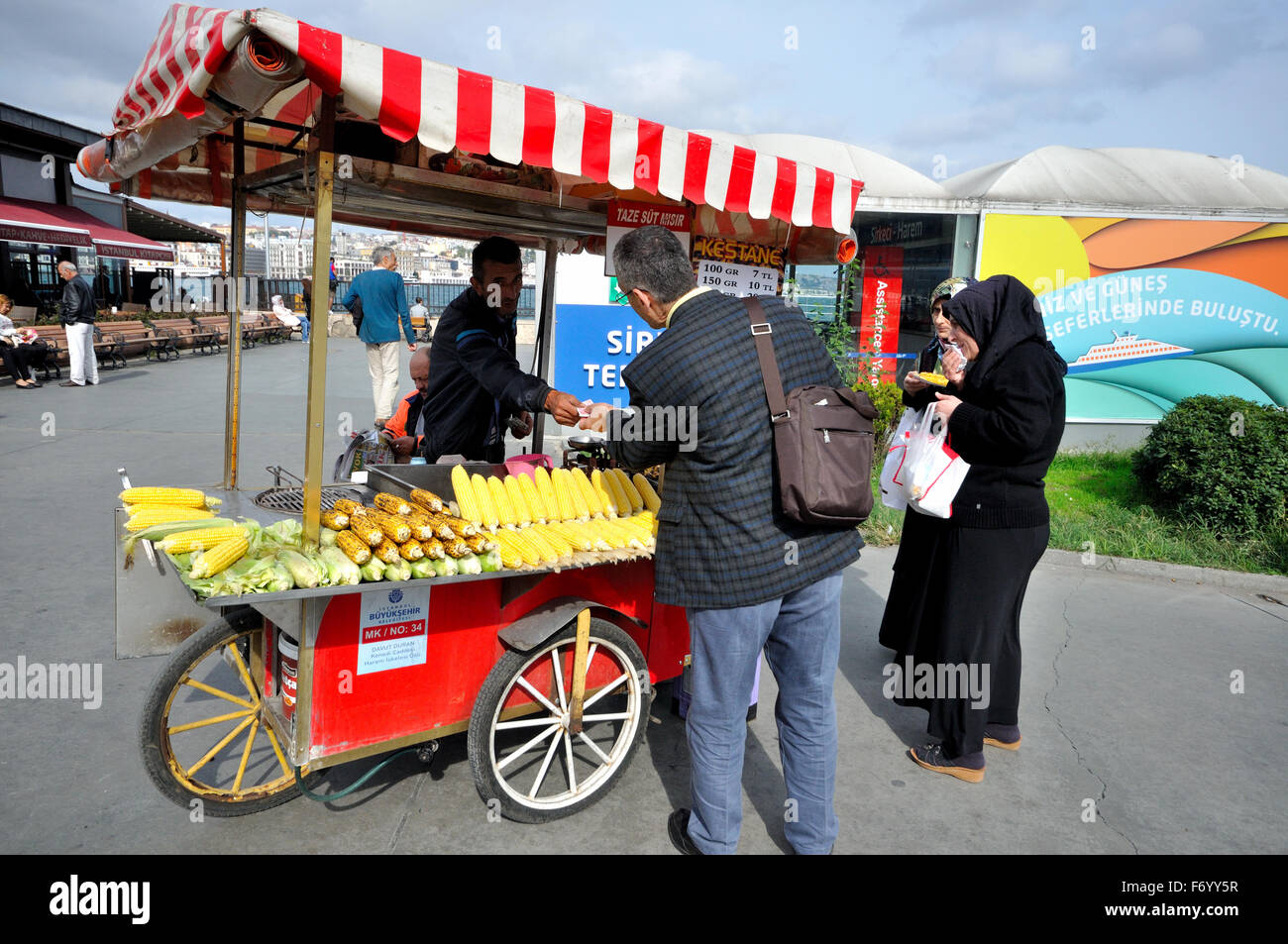 Street food cart, Istanbul, Turkey Stock Photo - Alamy