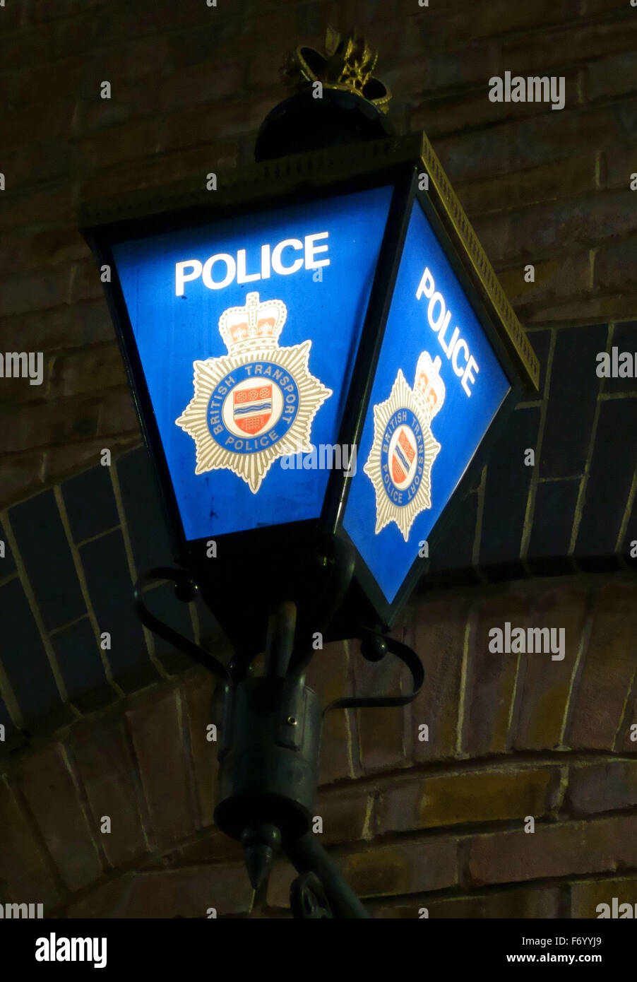 Uk police logo hi-res stock photography and images - Alamy