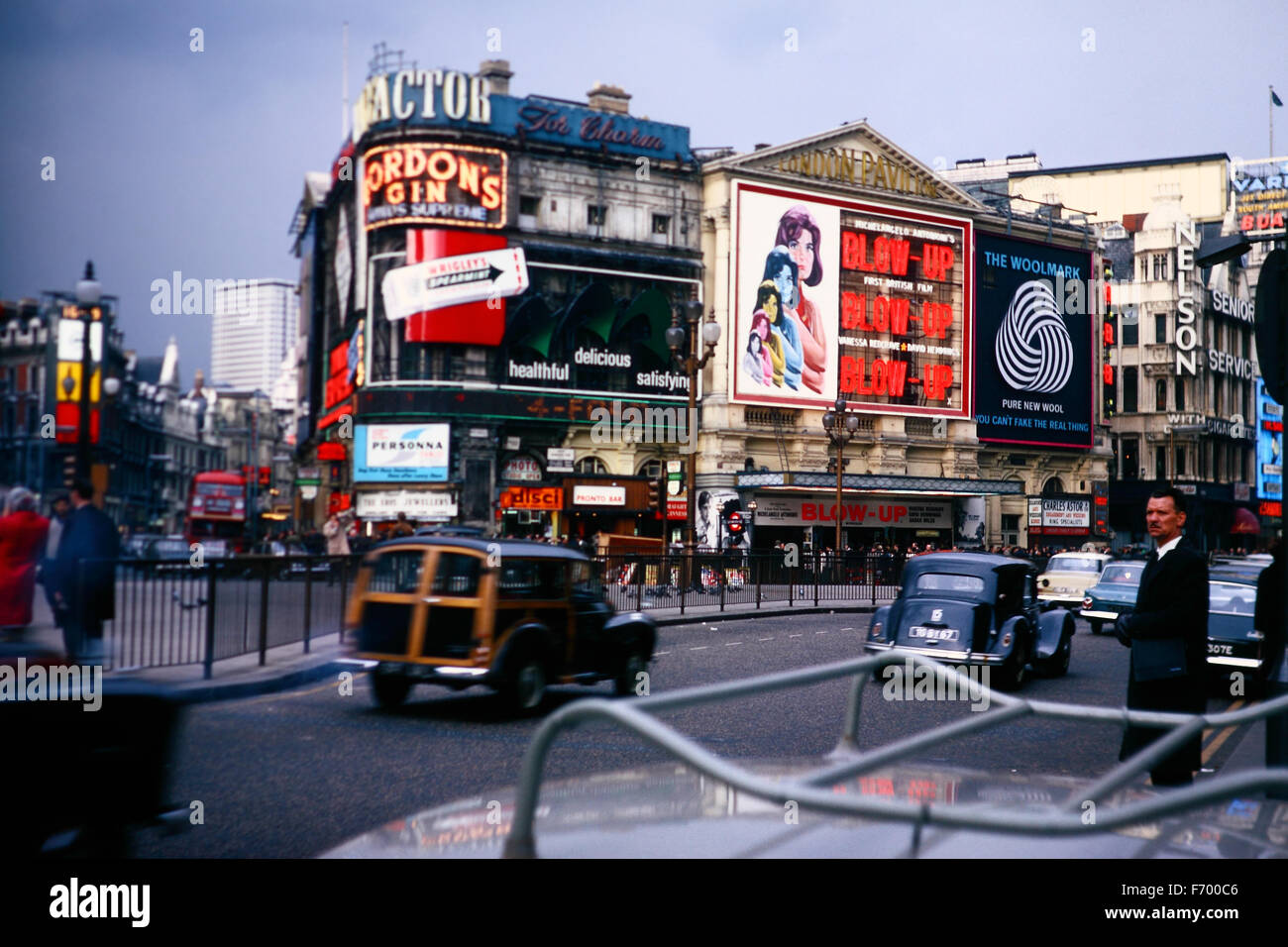 London 1960s street hi-res stock photography and images - Alamy