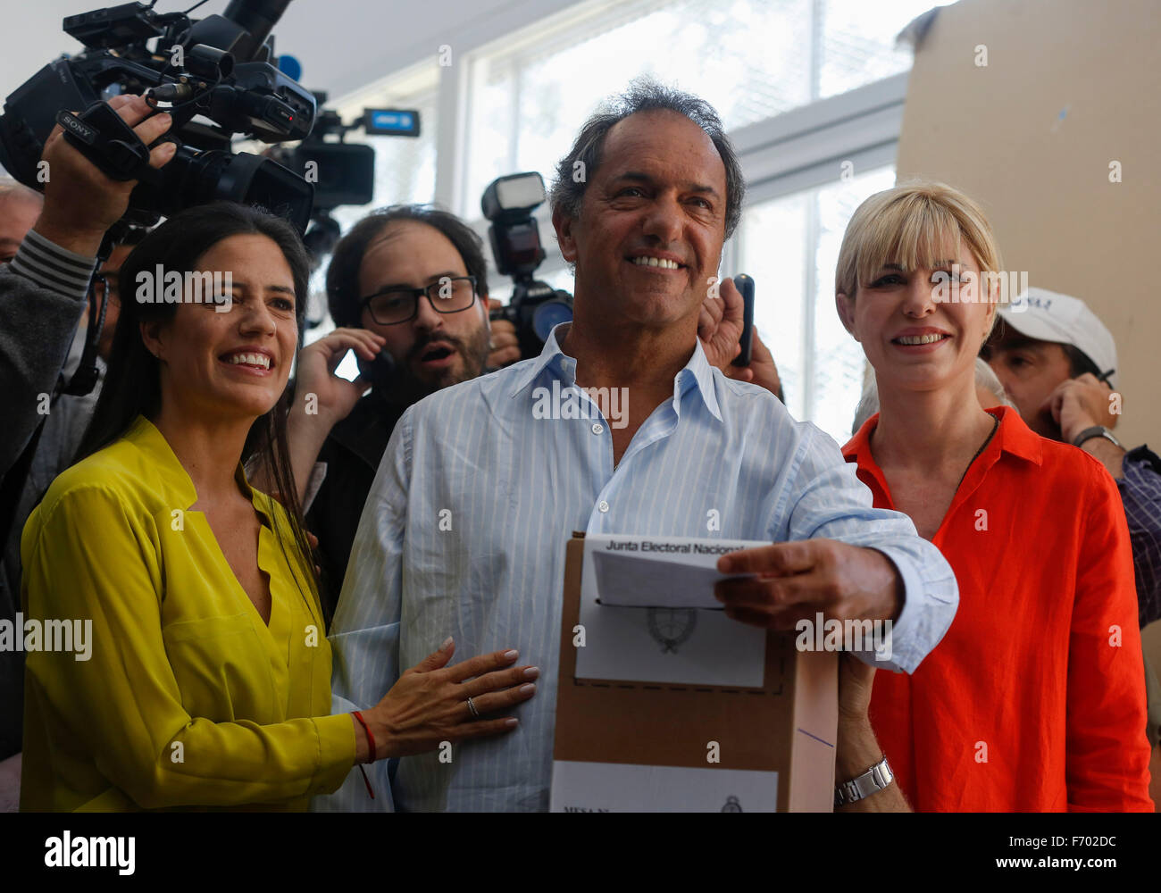 Dique Lujan, Argentina. 22nd Nov, 2015. Daniel Scioli (C), candidate of ...