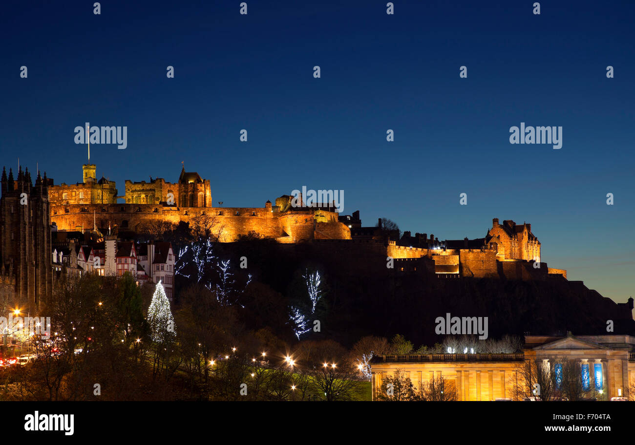 Edinburgh castle city centre christmas hi-res stock photography and ...