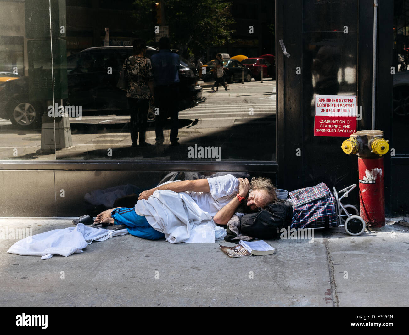 Homeless man sleeps on the street of New York Stock Photo - Alamy