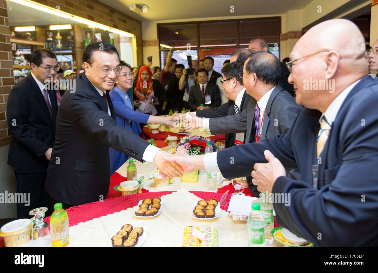 Kuala Lumpur, Malaysia. 22nd Nov, 2015. Chinese Premier Li Keqiang (L ...