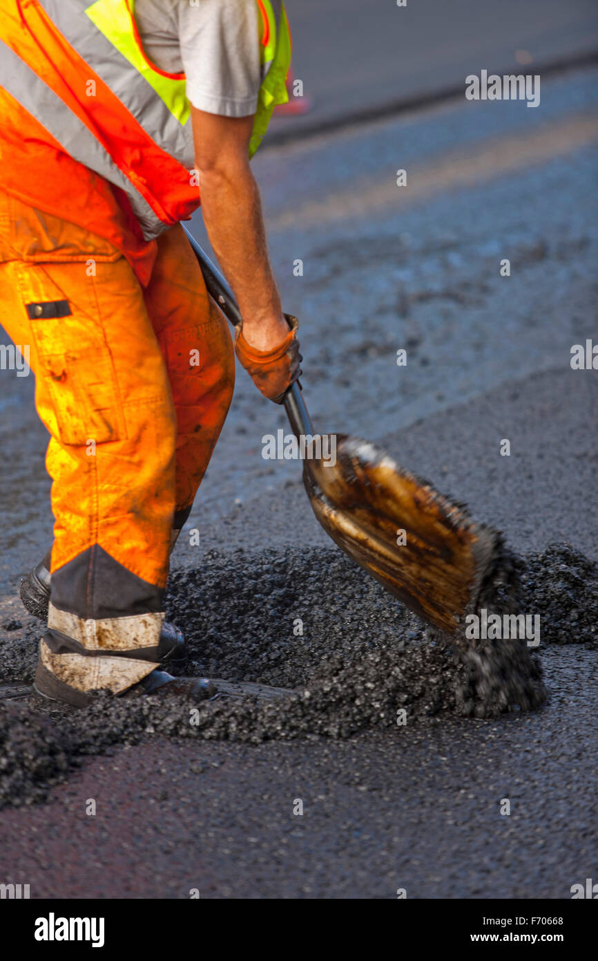 Asphalting black hi-res stock photography and images - Alamy