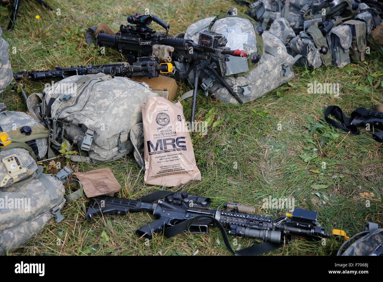 Members of the United States Army's 173rd Airborne Division eat MREs ...