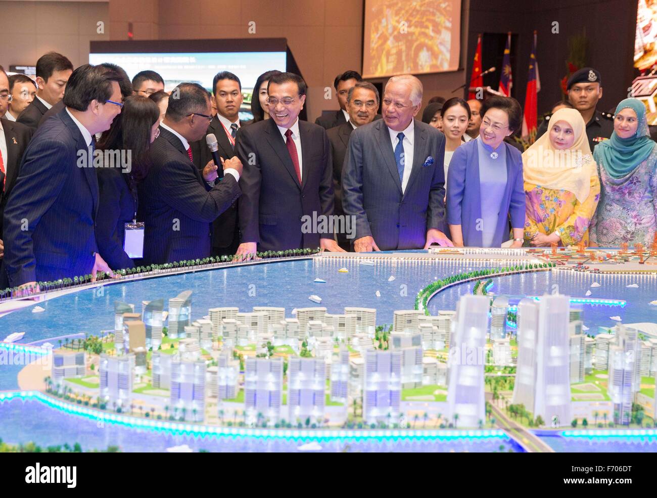 Kuala Lumpur, Malaysia. 22nd Nov, 2015. Chinese Premier Li Keqiang (4th ...
