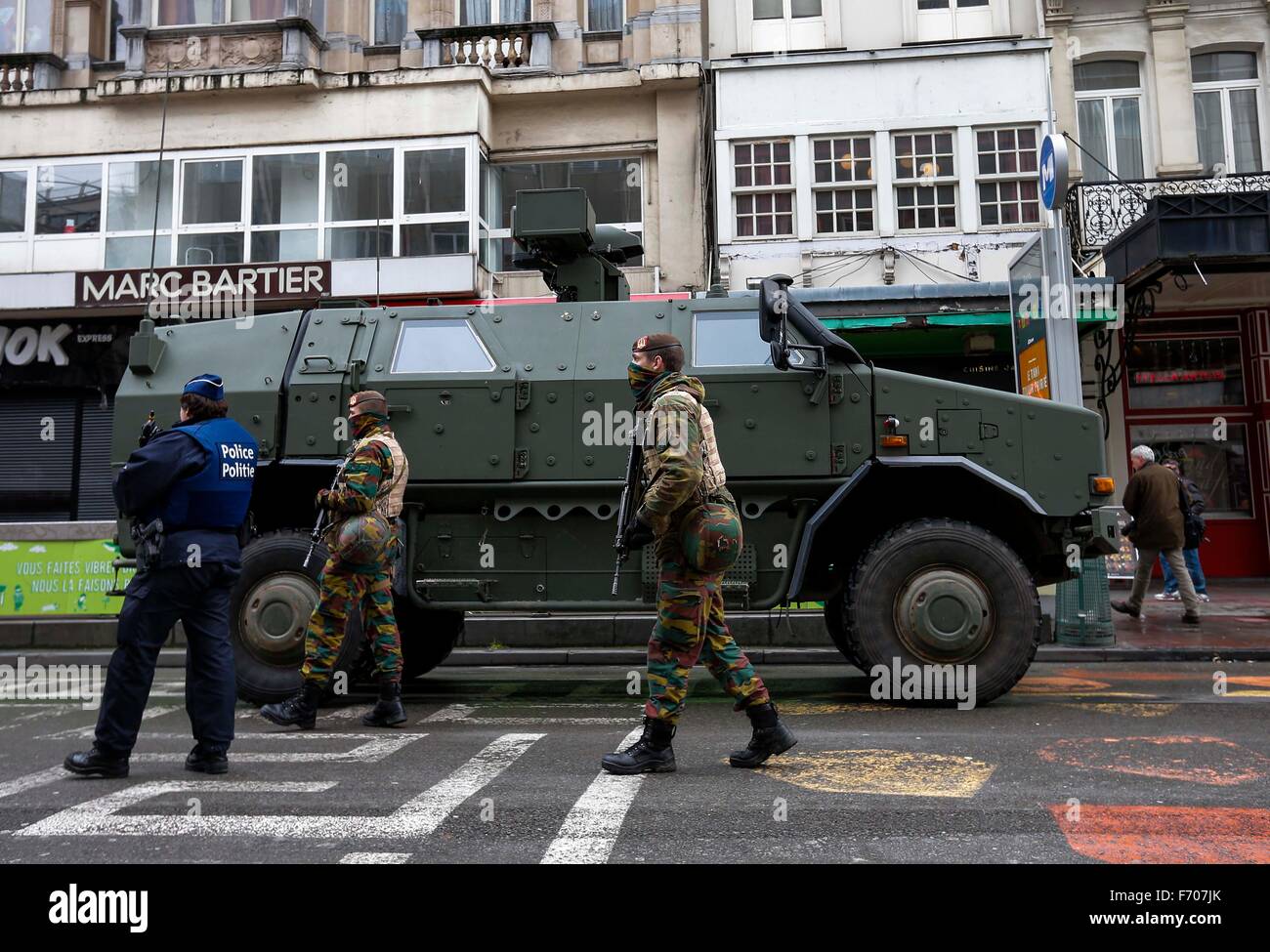 Brussels, Belgium. 22nd November, 2015. Belgian soldiers and police ...