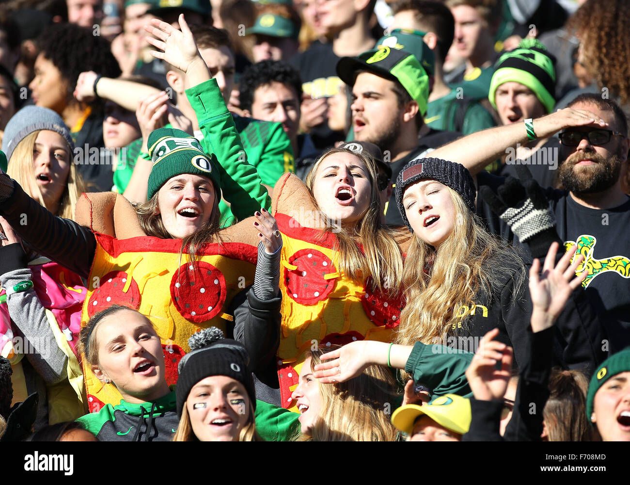 Autzen Stadium, Eugene, OR, USA. 21st Nov, 2015. The Oregon student ...