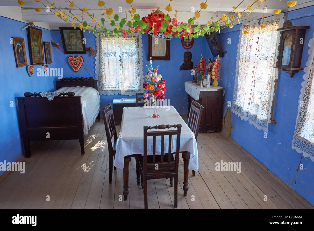 Peasant cottage interior hi-res stock photography and images - Alamy