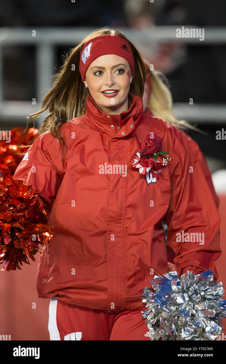 Madison, Wisconsin, USA. 21st Nov, 2015. Wisconsin dance team member ...