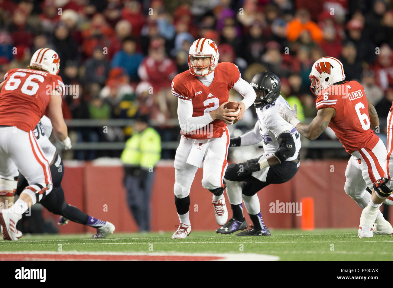 Madison, Wisconsin, USA. 21st Nov, 2015. Wisconsin Badgers quarterback ...
