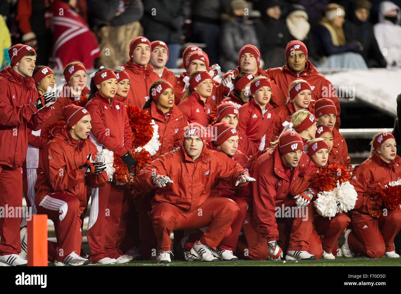 Madison, Wisconsin, USA. 21st Nov, 2015. Wisconsin Badger cheerleaders ...