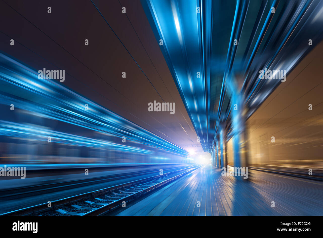 Platform rail hi-res stock photography and images - Alamy