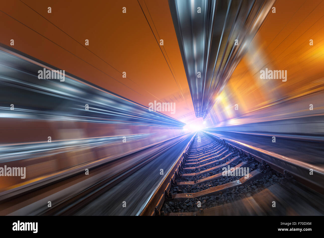 Platform rail hi-res stock photography and images - Alamy