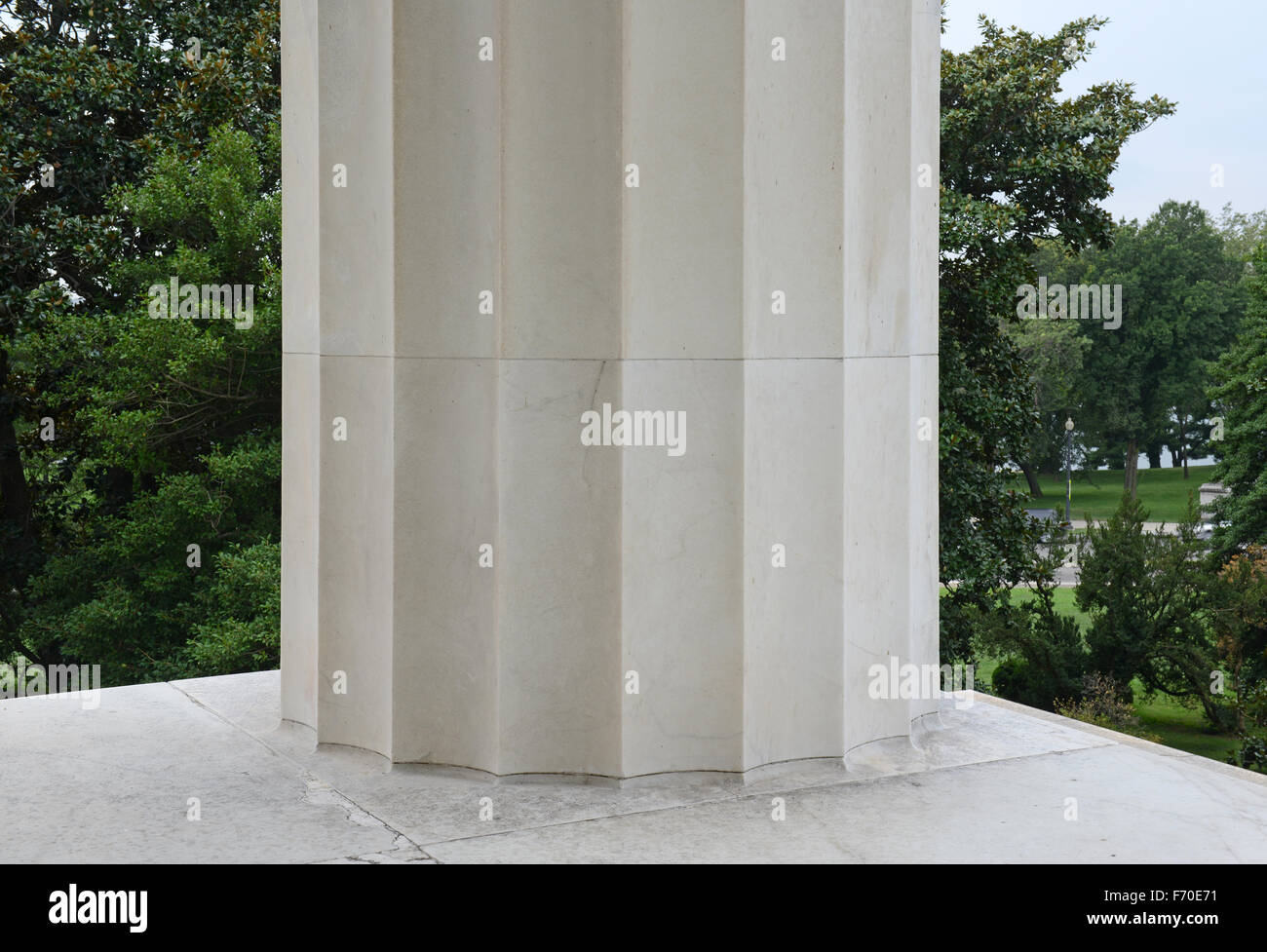 Fluted white marble columns hi-res stock photography and images - Alamy
