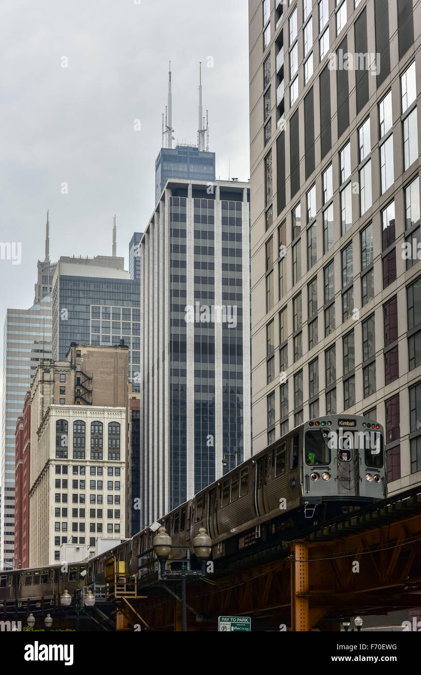 Chicago train on the overhead track of Loop with skyscrapers Stock ...