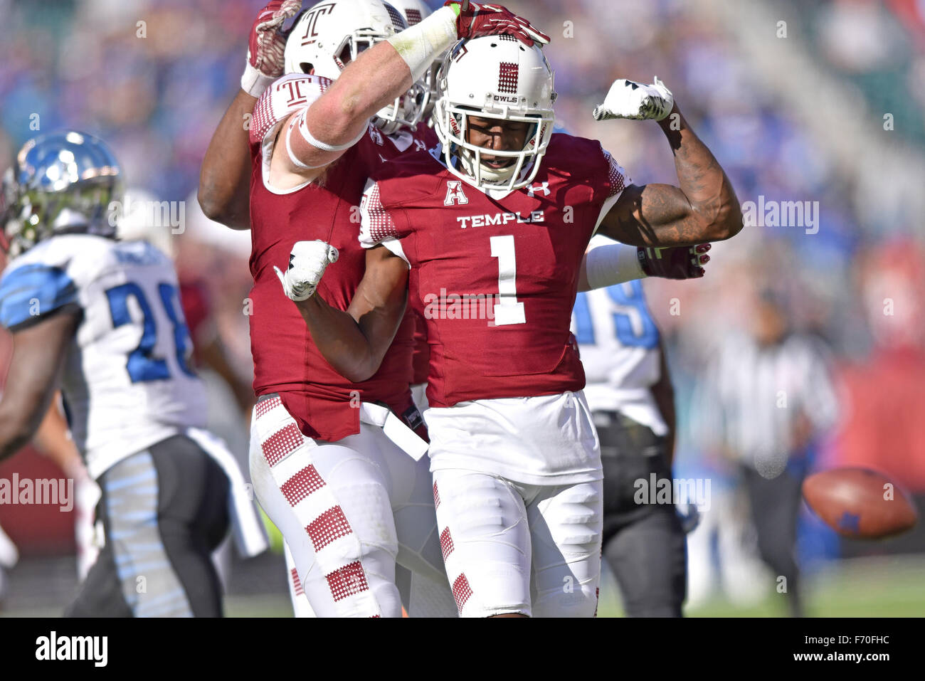 Philadelphia, Pennsylvania, USA. 21st Nov, 2015. Temple Owls defensive ...