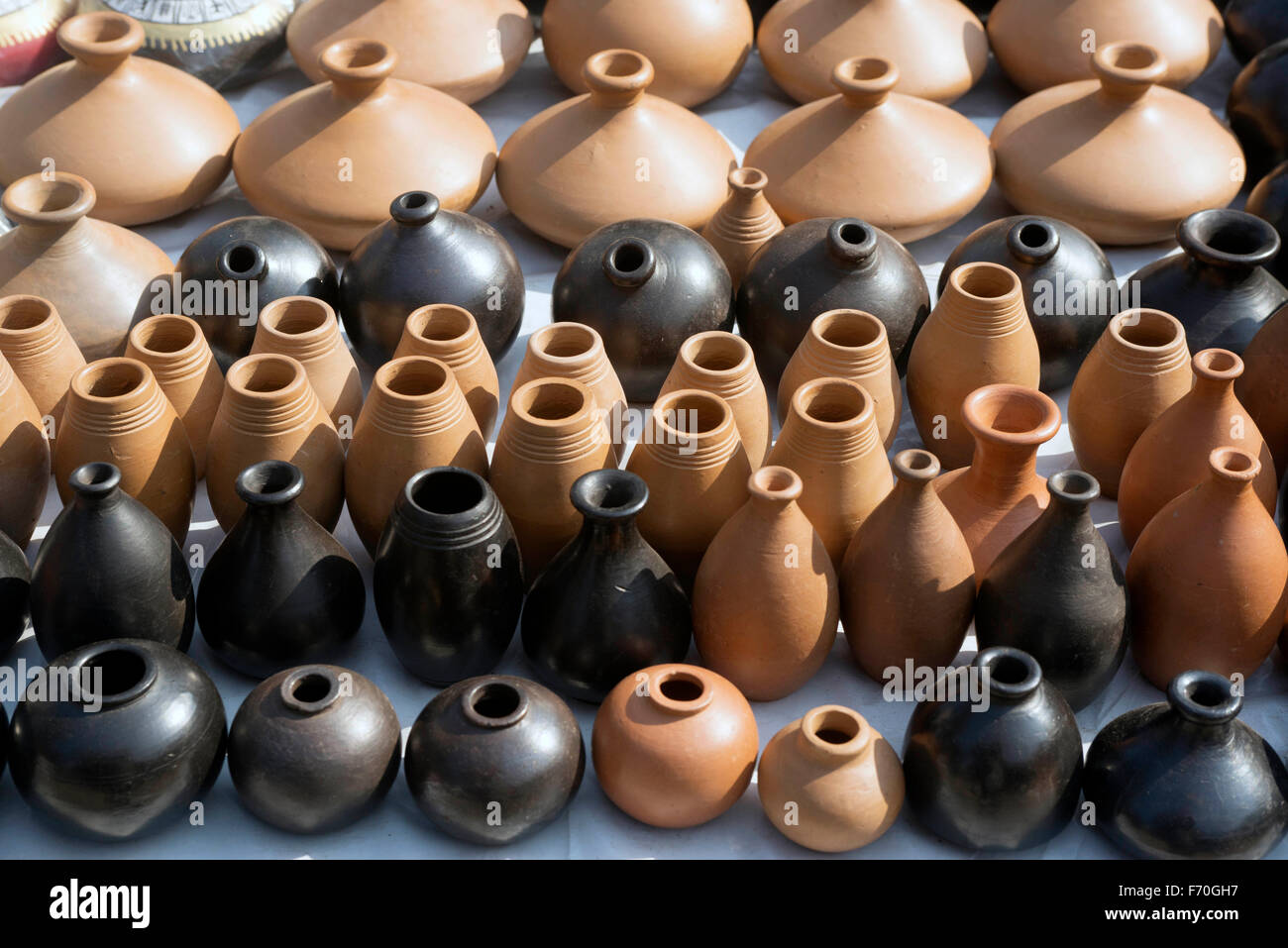 Earthen Pots Stock Photos & Earthen Pots Stock Images - Alamy