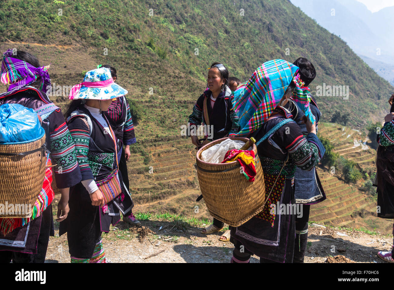 Hmong people in Sa Pa, Vietnam Stock Photo - Alamy
