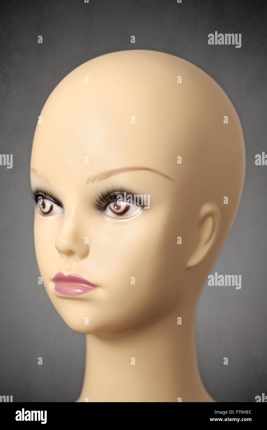 Female mannequin hi-res stock photography and images - Alamy