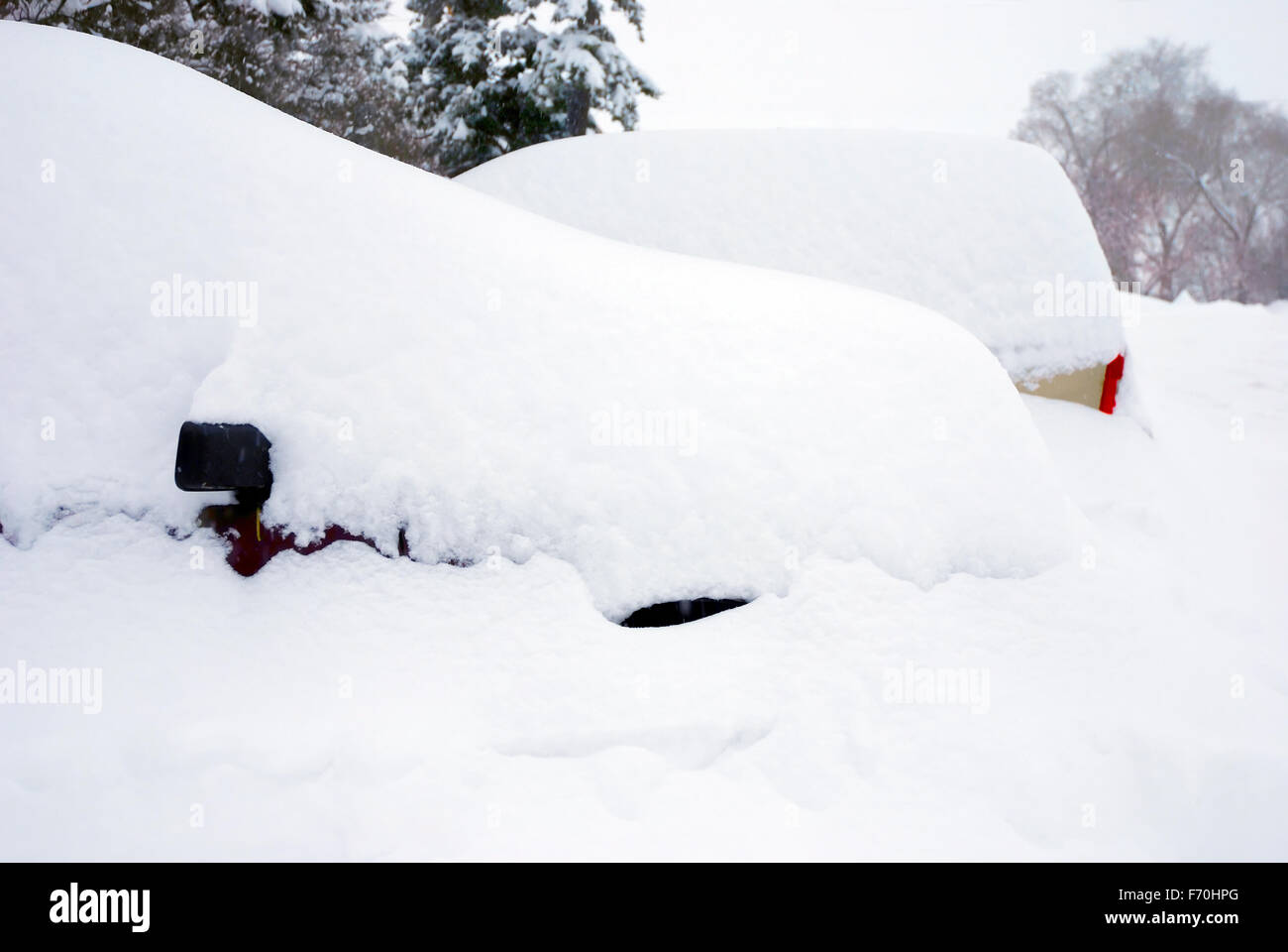 Two feet of snow hi-res stock photography and images - Alamy