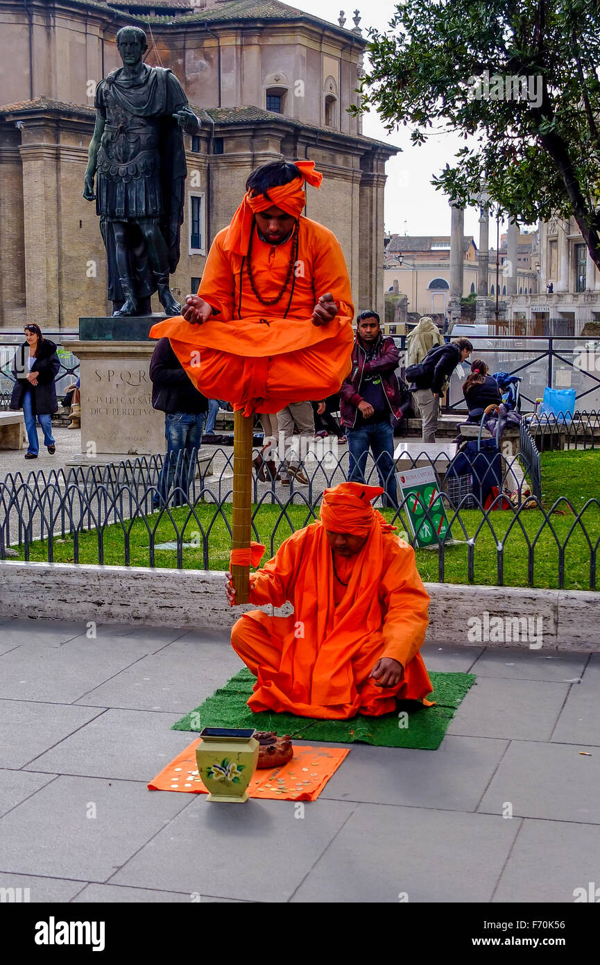 Street performers in Rome Stock Photo - Alamy