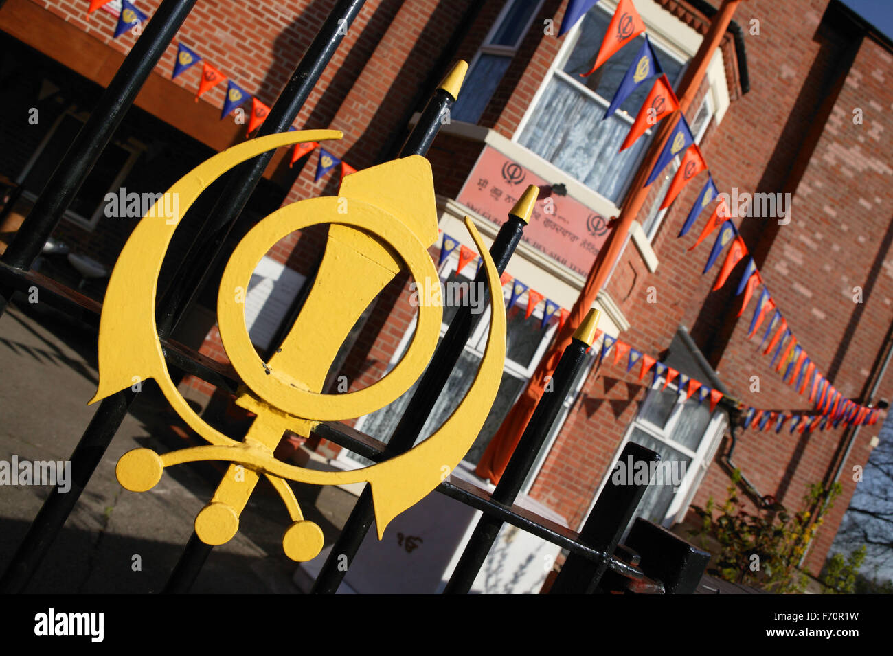 Sikh symbol on the gate of a Gurdwara, UK Stock Photo - Alamy
